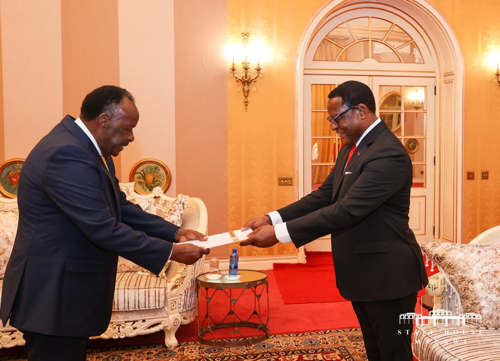 Ambassador Fred Mwesigye presents credentials to Malawian President